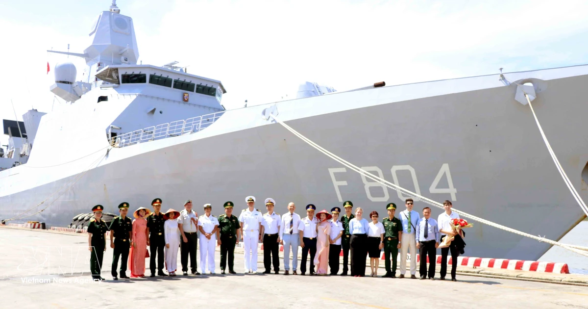 Buque de la Marina Real neerlandesa llega a ciudad vietnamita de Hai Phong