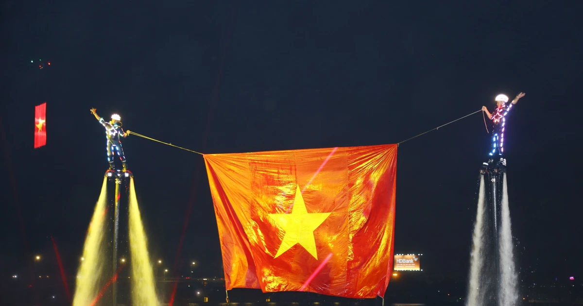 Primer espectáculo de flyboard ligero multicapa en río Dong Nai ...