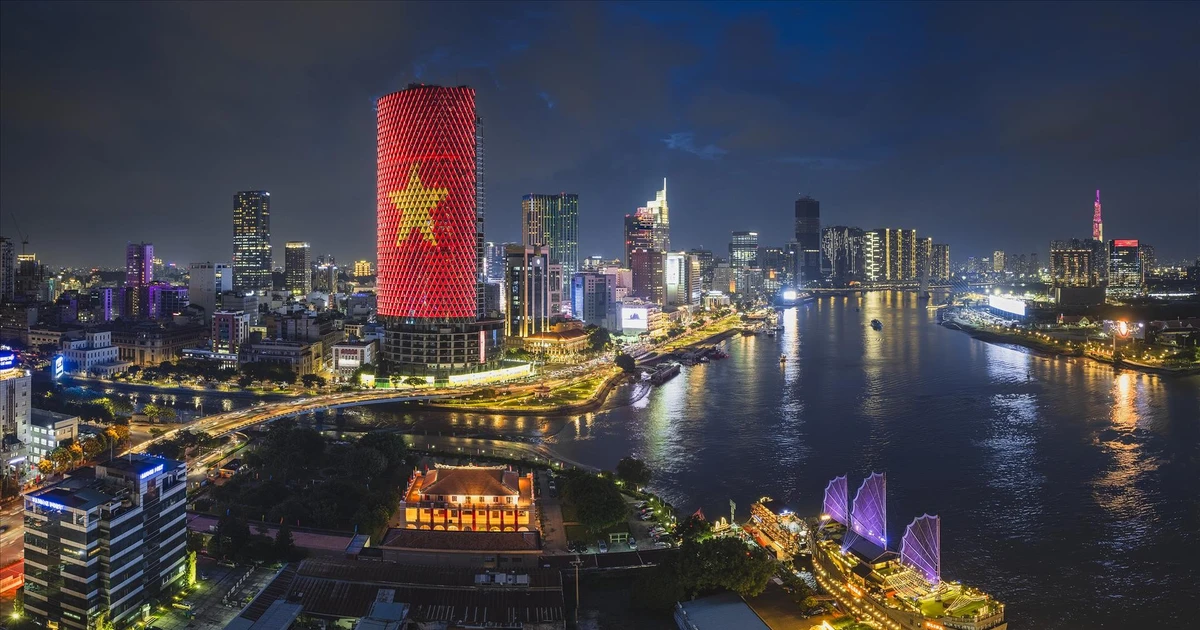 Ciudad Ho Chi Minh, un punto brillante a lo largo del río Saigon
