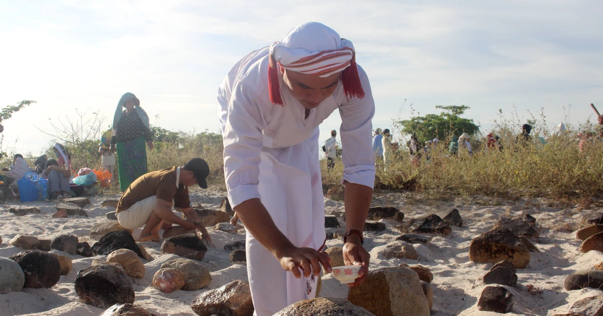 Celebración de la fiesta Ramawan de la etnia Cham en provincia de Binh ...
