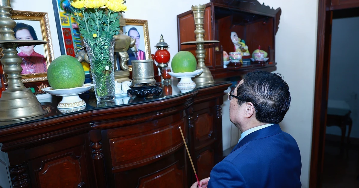 Homenaje de Pham Minh Chinh al ex primer ministro Phan Van Khai | Vietnam+ (VietnamPlus)